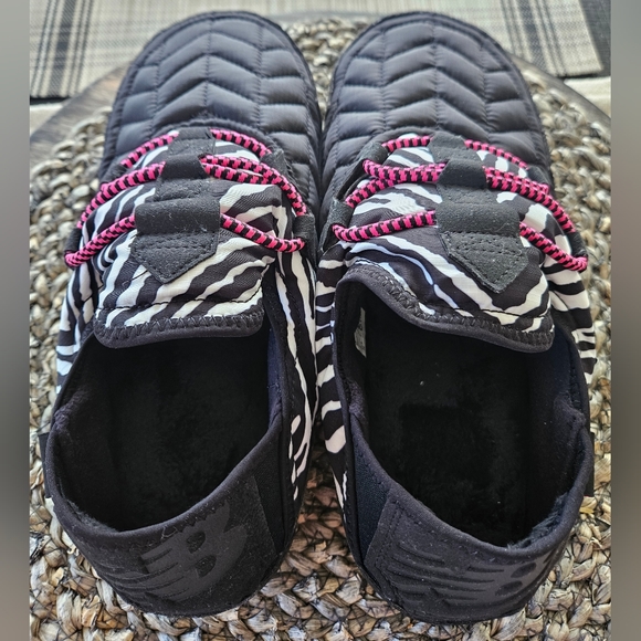 New Balance | Shoes | New Balance Unisex Adult Caravan Moc V2 Slippers ...